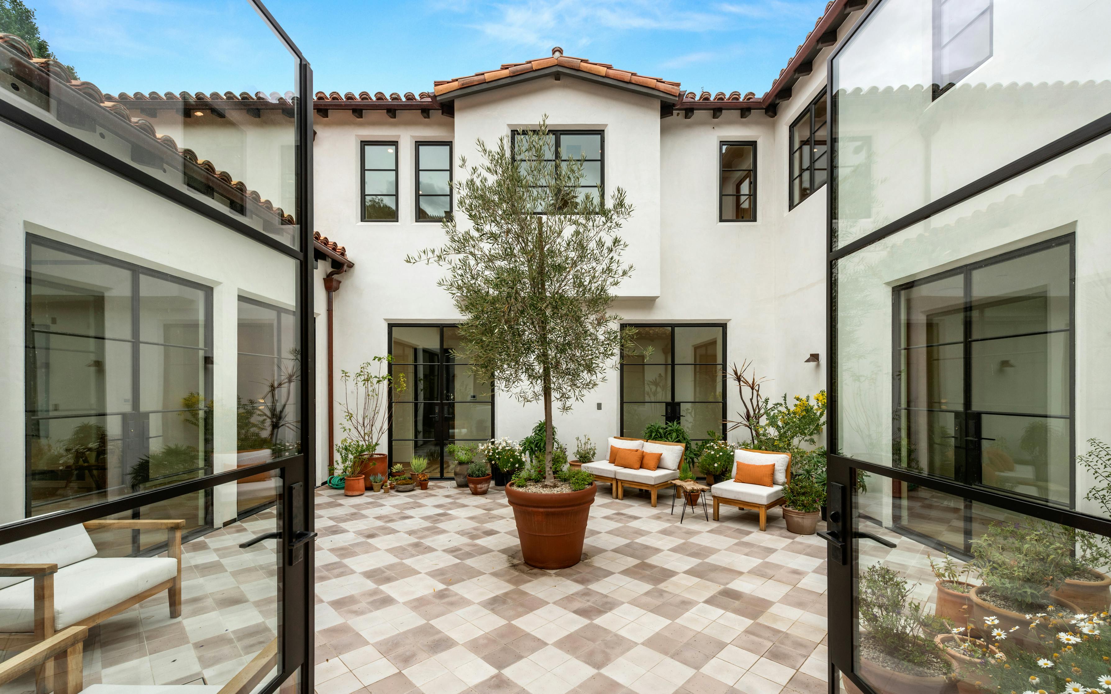 Casa Amore - Cordell - Private Home for Rent in Los Angeles - Swimply